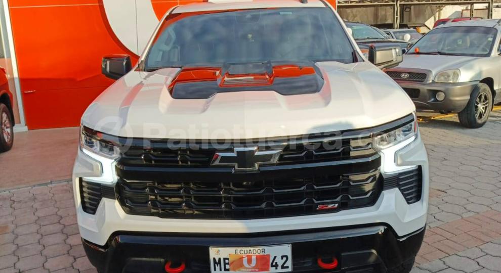 Chevrolet Silverado Hibrido 4x4 2023 Camioneta Doble Cabina en Manta ...