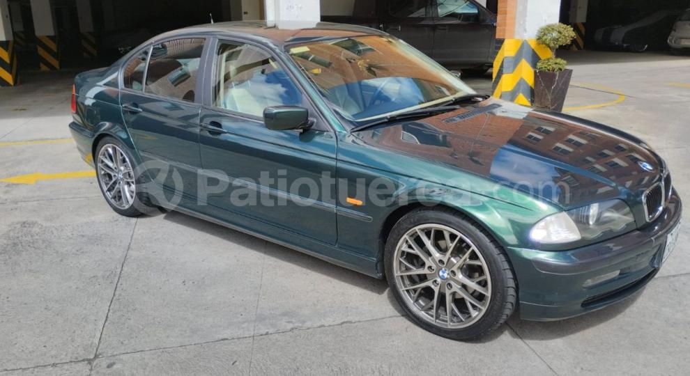 BMW 325i 2000 Sedán en Cuenca, Azuay-Comprar usado en PatioTuerca Ecuador